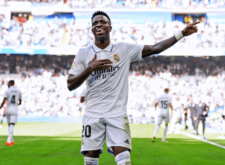 Vinicius Junior Wife? Who is Maria Julia Mazalli? - Top Inspired